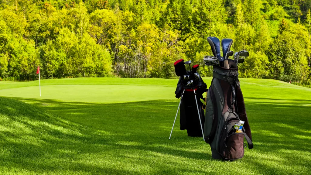 Golf Bag Essentials: Everything a Beginner Golfer Needs